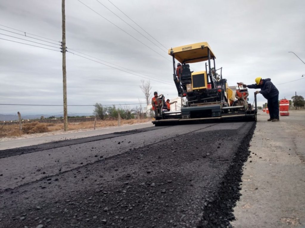Se autoregenera: Joven mejicano creó pavimento anti baches utilizando ...